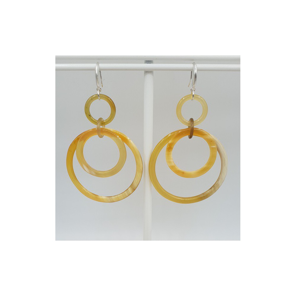 Oorbellen met ringen van Buffelhoorn